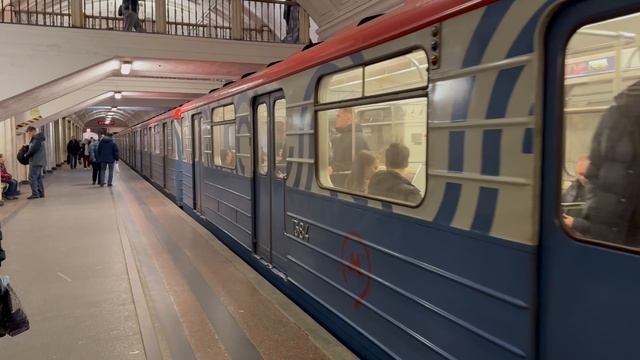 81-717.5М/714.5М Московский транспорт на станции Театральная