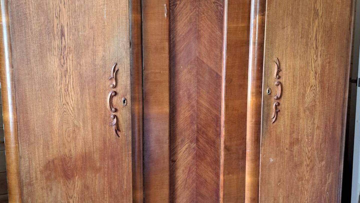 Реставрация, восстановление платяного шкафа фабрики Rigas mebelis. Часть 1