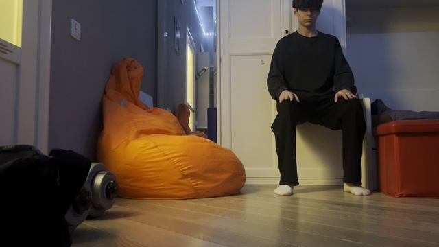 Без инвентаря, без подготовки. Стульчик