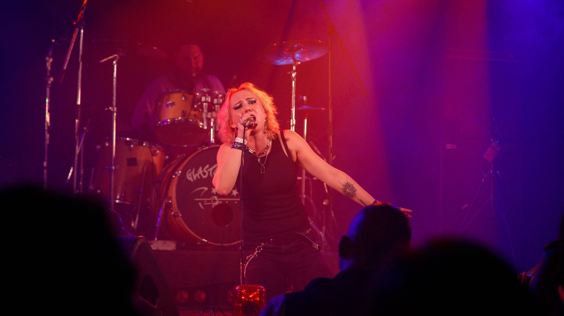 ЮЛА - Мегаполис LIVE  Премьера клипа Русский рок, панк-рок, альтернатива