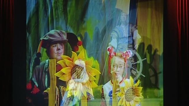 Спецрепортаж телеканала "РЕН-ТВ - Астрахань", Зворотнюк и Виторган, юбилей ТЮЗа, 2013 год