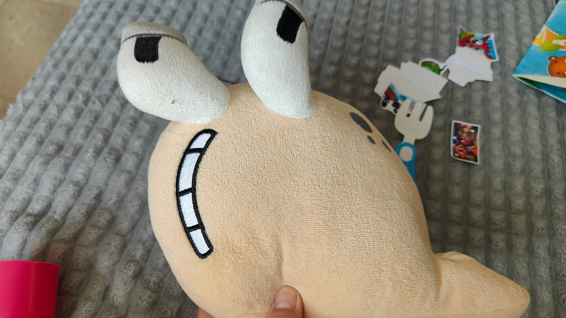 играем в мягкие игрушки буквы алфавита лор с детьми, детский алфавит лор, alphabet lore