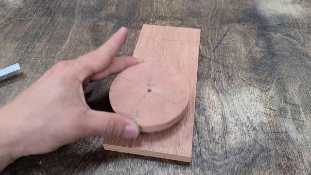 Изготовление направляющей для дисковой пилы с эксцентриковым зажимом для фиксации на материале