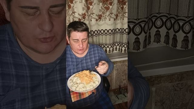 Мукбанг ЗАВТРАК на УРАЛЕ с ДОЖДЁМ