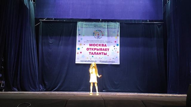 Алиса Искакова- 6 лет- "Новогодняя колыбельная"(А.Ермолов/В.Борисов)