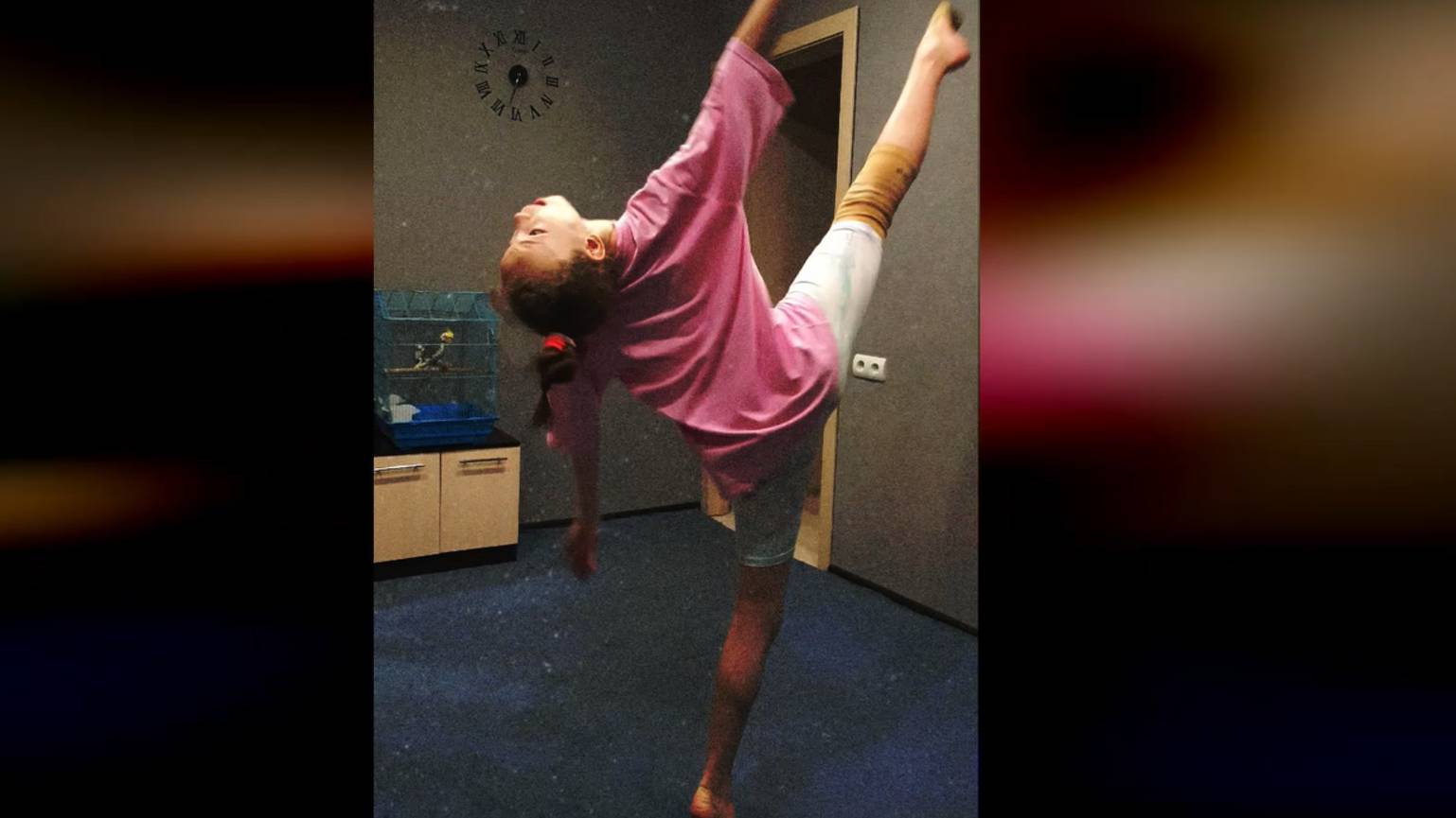 Подводящее упражнение к обратному вертолету. Обратный вертолет. Художественная гимнастика