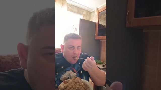 ЗАПОЗДАЛЫЙ ЗАВТРАК,ИЛИ БОЛТАЛКА О ТУРИСТАХ...