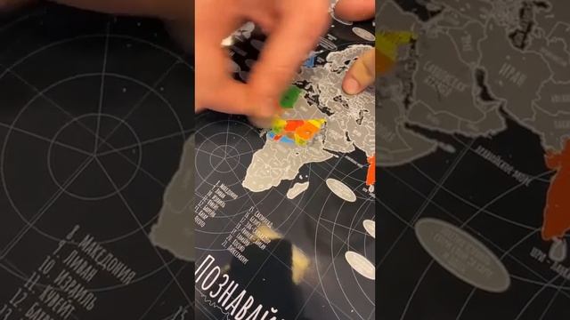 Скретч карты мира. Распаковка подарков и интервью с ведущим видеострима и директором производителя.