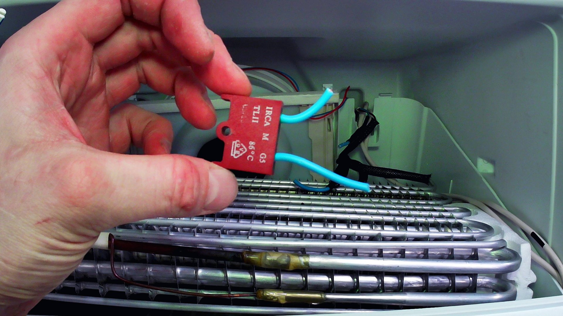 Ремонт группы оттайки на морозильной камере Liebherr