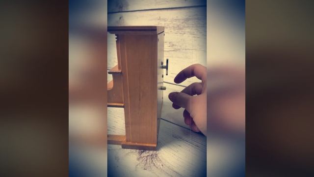 Музыкальная заводная деревянная шкатулка "Пианино"