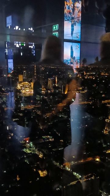 г. Бангкок. На небоскребе MahaNakhon.