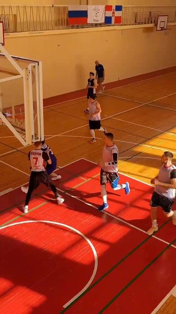 Продолжаем делиться кадрами с баскетбольных матчей :)