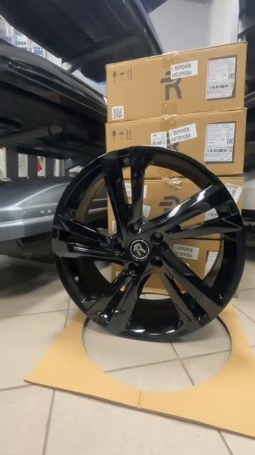 Черные глянцевые диски Replay в оригинальных размерах для Volkswagen. Магазин ВоронежАвто