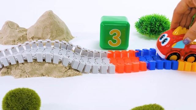 ГОНКИ с машинками МОКАС  Развивающие видео и песенки для детей с игрушками