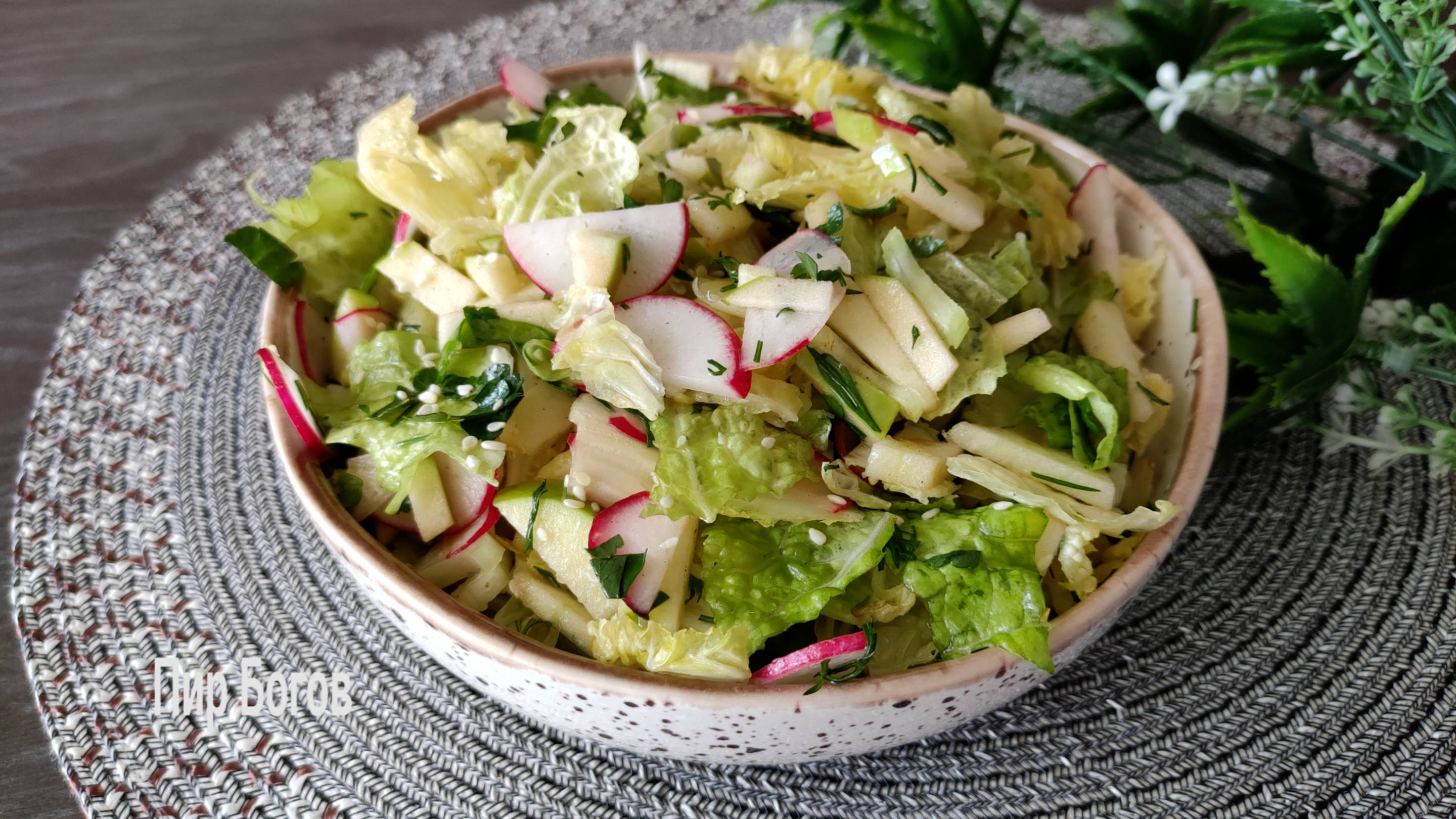 Салат «Хрустящий» приготовим за несколько минут.