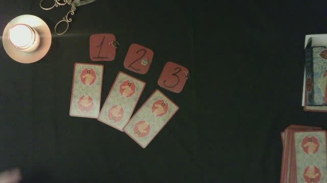 КАКОЙ ОПАСНОСТИ ИЗБЕЖАТЬ❓ ГАДАНИЕ ТАРО РАСКЛАД 🔮🧿