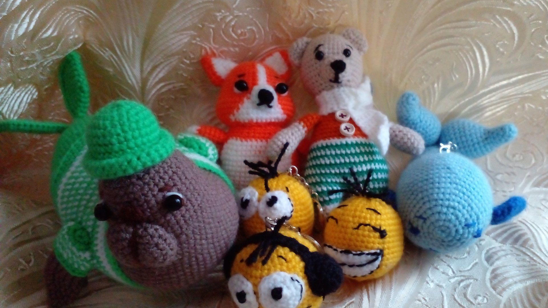 Игрушки марта. Крючок и спицы