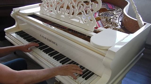 Красивый рояль "слоновая кость" C. M. Schröder