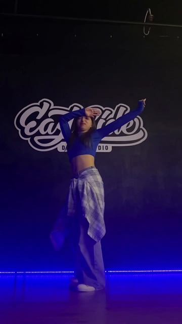 K-POP ONE LOVE 

Все узнали, под какой популярный трек танцует наш педагог Виктория Рязанова?