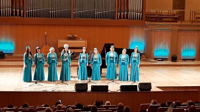 «Төштә күрдем сине»  (Во сне тебя увидела я)
музыка Луиза Батыр-Болгари, сл. Роберта Ахметзянова