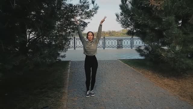 Утренняя зарядка для бодрости и здоровой спины!