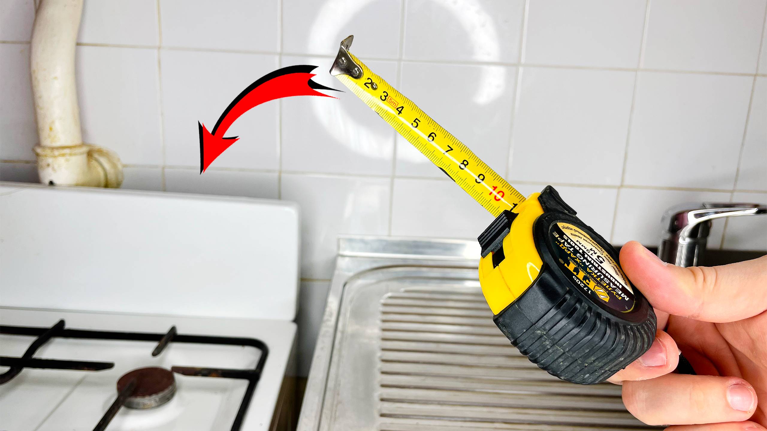 Как ДОСТАТЬ за ГАЗОВОЙ ПЛИТОЙ упавшую ЛОЖКУ или ВИЛКУ?!! БЫТОВОЙ СОВЕТ!