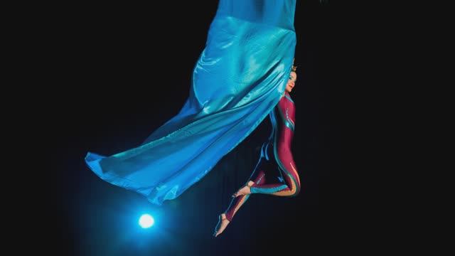 Арт-проект "Мир воздушной гимнастики" предлагает обучение и создание номеров для всех желающих!