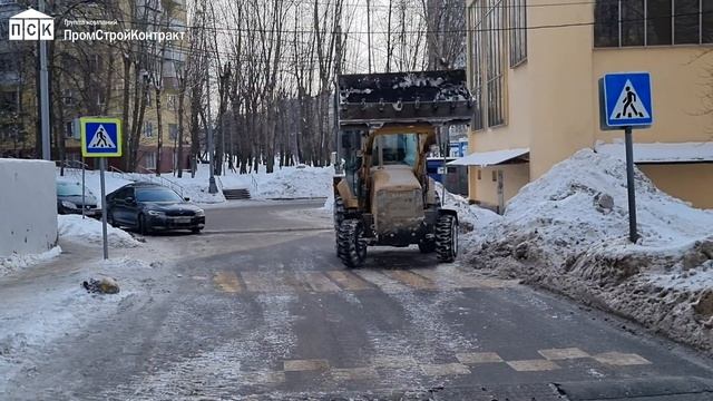 SANY BHL95 экскaвaтoр-пoгрyзчик от компании ПромСтройКонтракт в работе на улицах весенней Москвы.