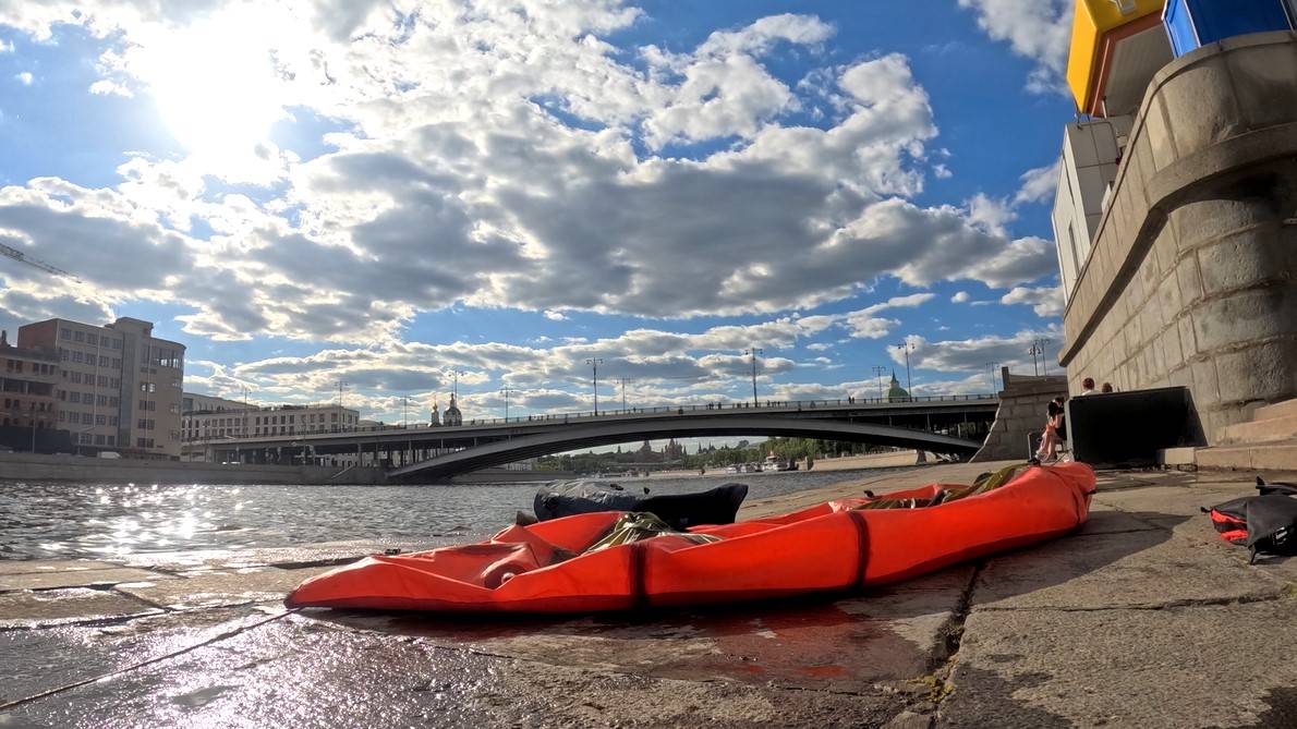 Антистапель на фоне Кремля