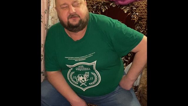 поцелуй и усы