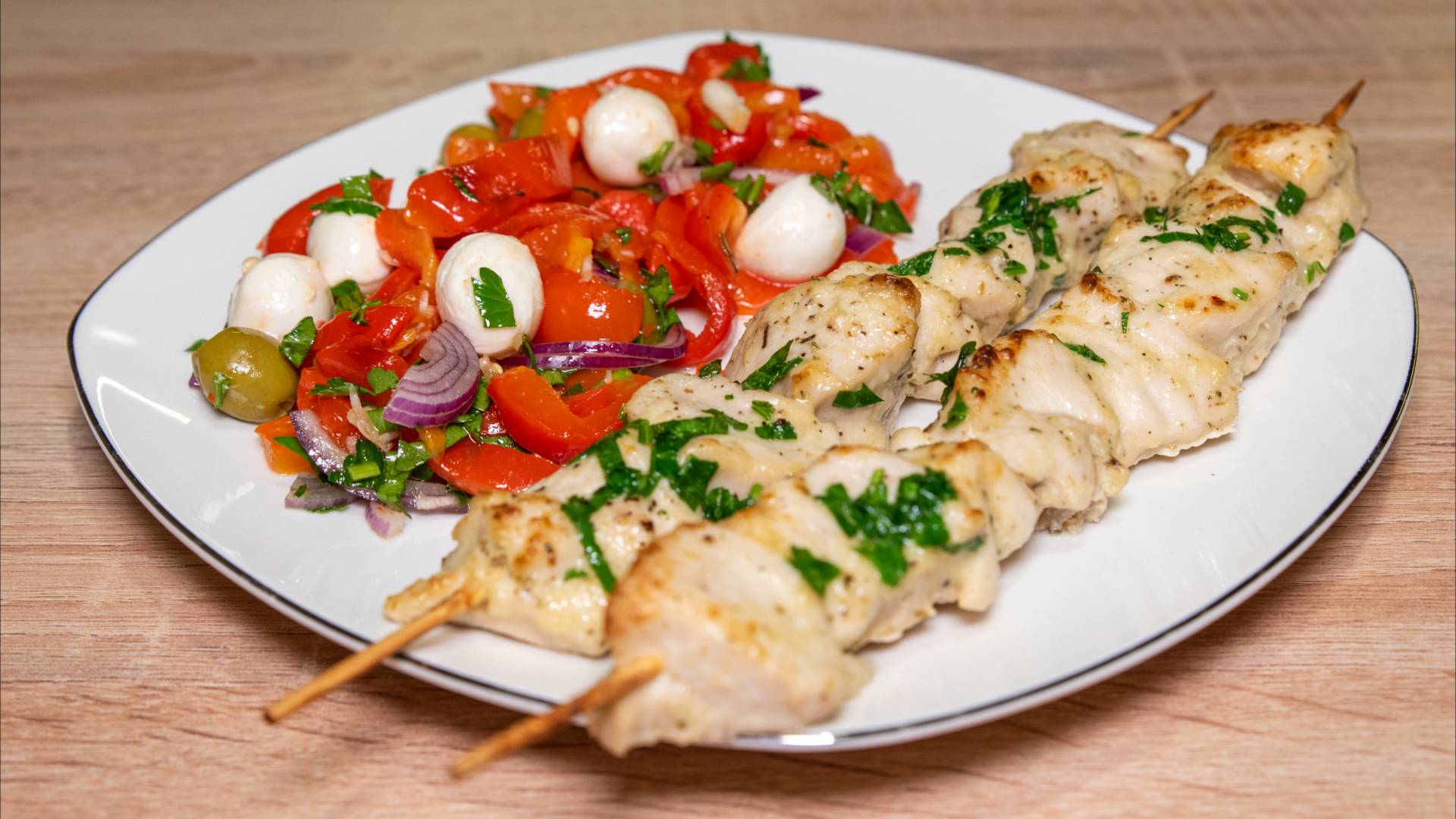 Идея для вкусного ужина 😋 "ШАШЛЫК КУРИНЫЙ и САЛАТ из ПЕЧЕНОГО ПЕРЦА"