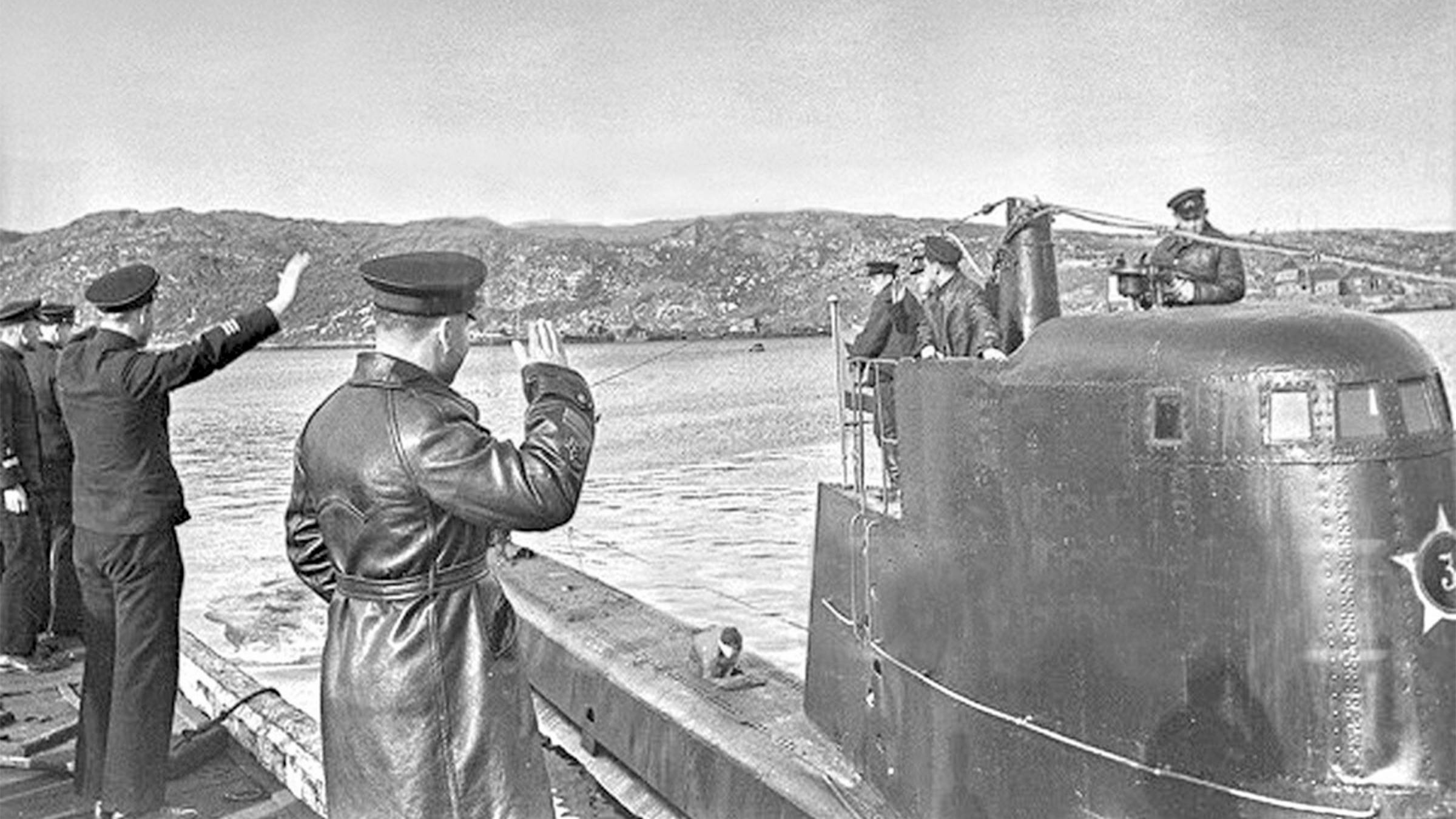 "Возвращение из похода" (Коренблит - Лебедев) из Вокал. ц.  "Помните: мы победили и вы - победите!"