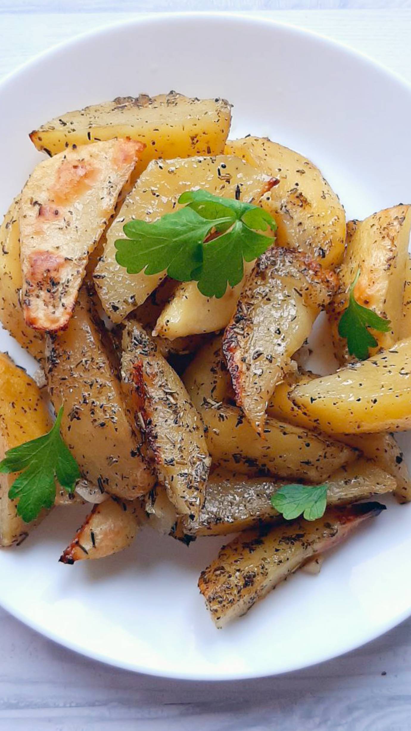 Картофельные дольки с травами в духовке, просто и вкусно! Дюжина рецептов из картошки (1).