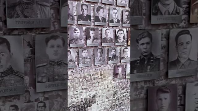 Нижегородский кремль. Панно из фото участников Великой Отечественной войны на кремлевской стене