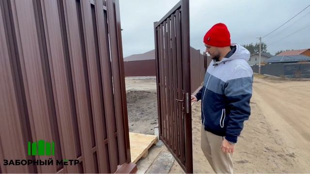 Установка забора из евроштакетника шахматкой в Воронеже.