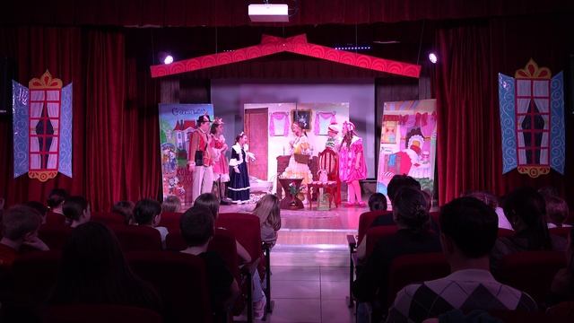 Спектакль «Кошкин дом»,  коллектив «Феникс»