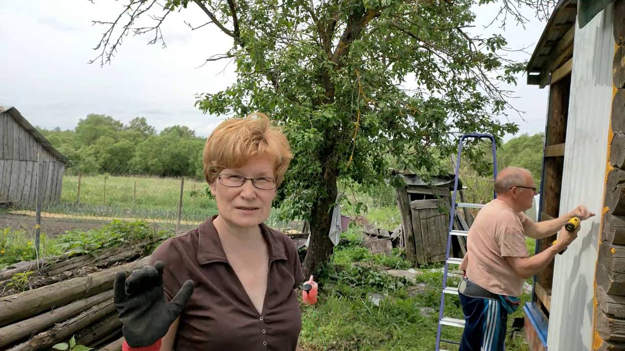 Архив 2023 г. Разобрали стену, чтобы поставить окно. Опять таскаем вещи и бревна туда-сюда. Май