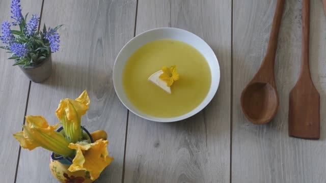 Чудо-суп из кабачков — ешь и худей! 🥣💪