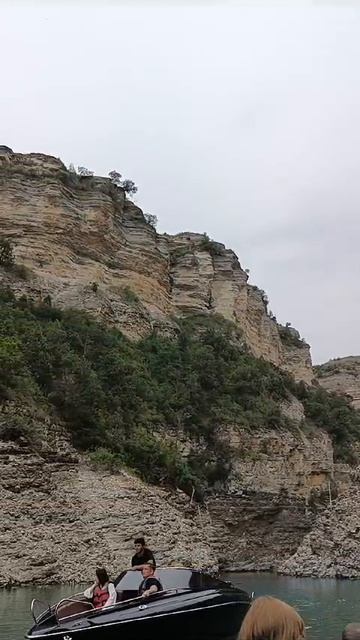 Дагестан. Чиркейское водохранилище.. Ущелье