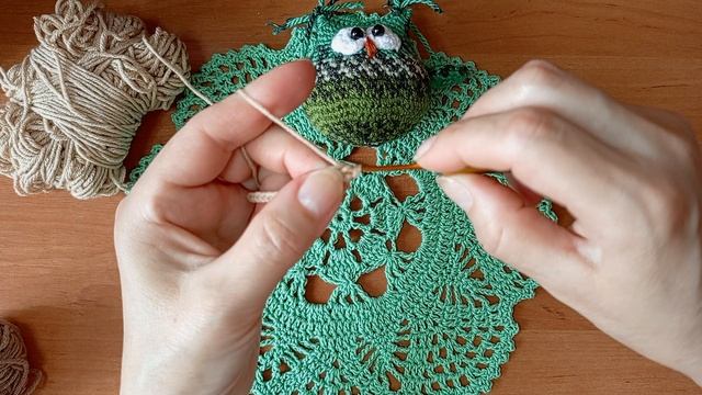 Учимся вязать крючком.Столбики с накидом. Вяжем первый ряд.