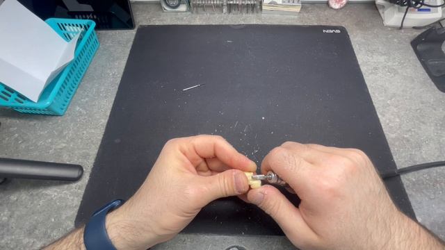 Обработка временной коронки из PMMA винтовой фиксации