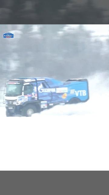 Едет КАМАЗ 46 — снежный дрифт КАМАЗ-мастер