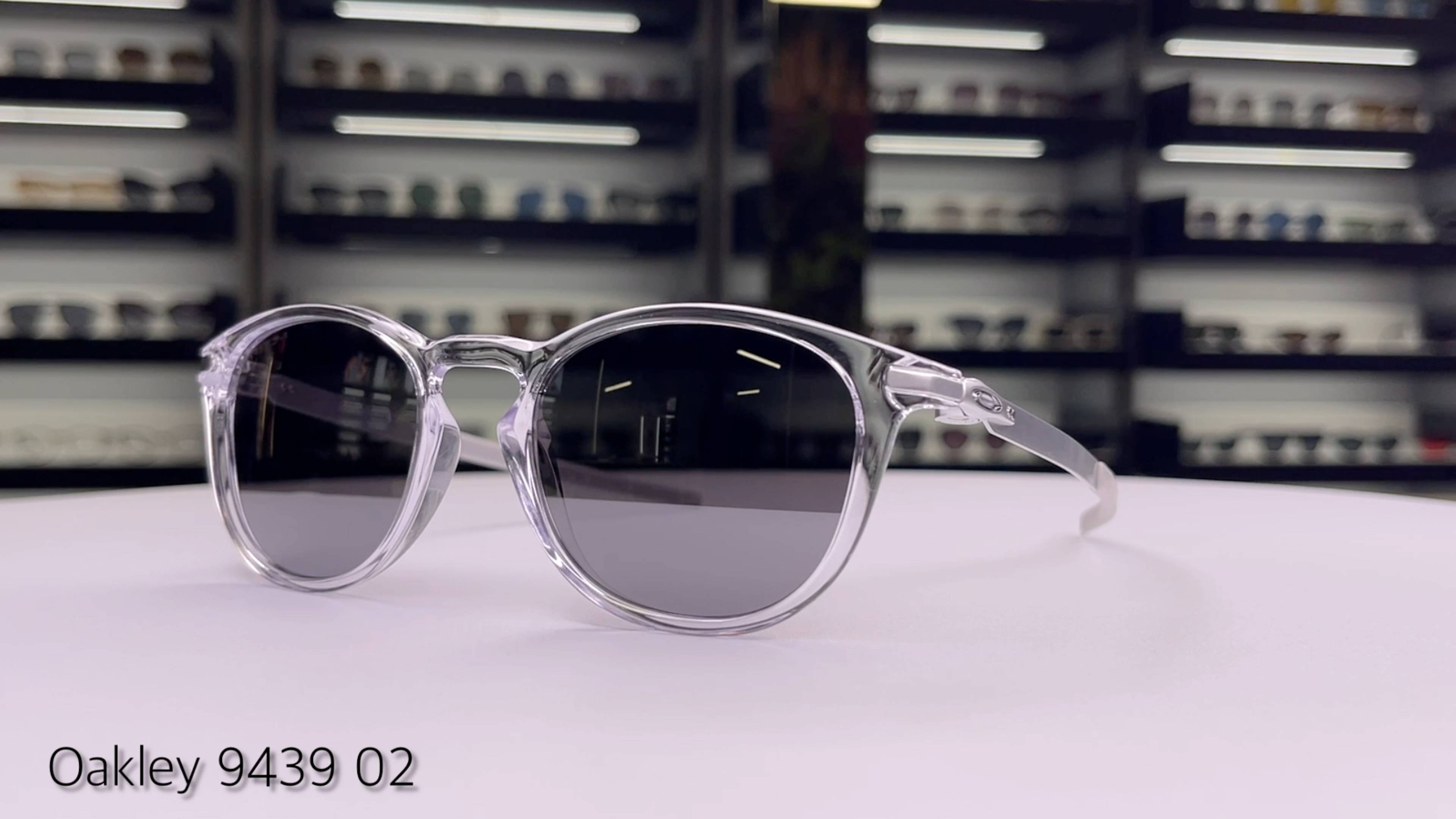 Салон СтокОптика: новый обзор на мужские спортивные очки Oakley 9439 02