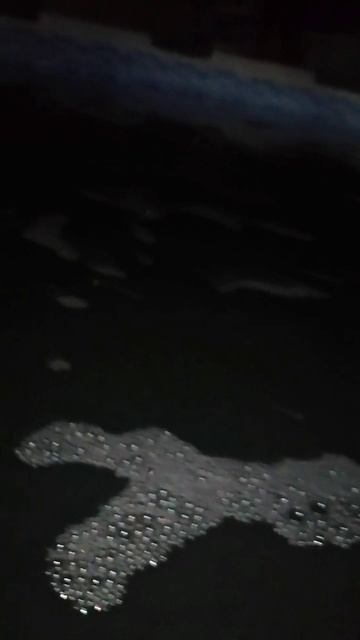 Пена в бассейне. Хоть вечеринку устраивай!