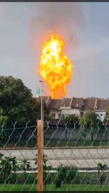 Мощный взрыв произошёл на газопроводе в Малайзии, пострадали не менее 25 человек