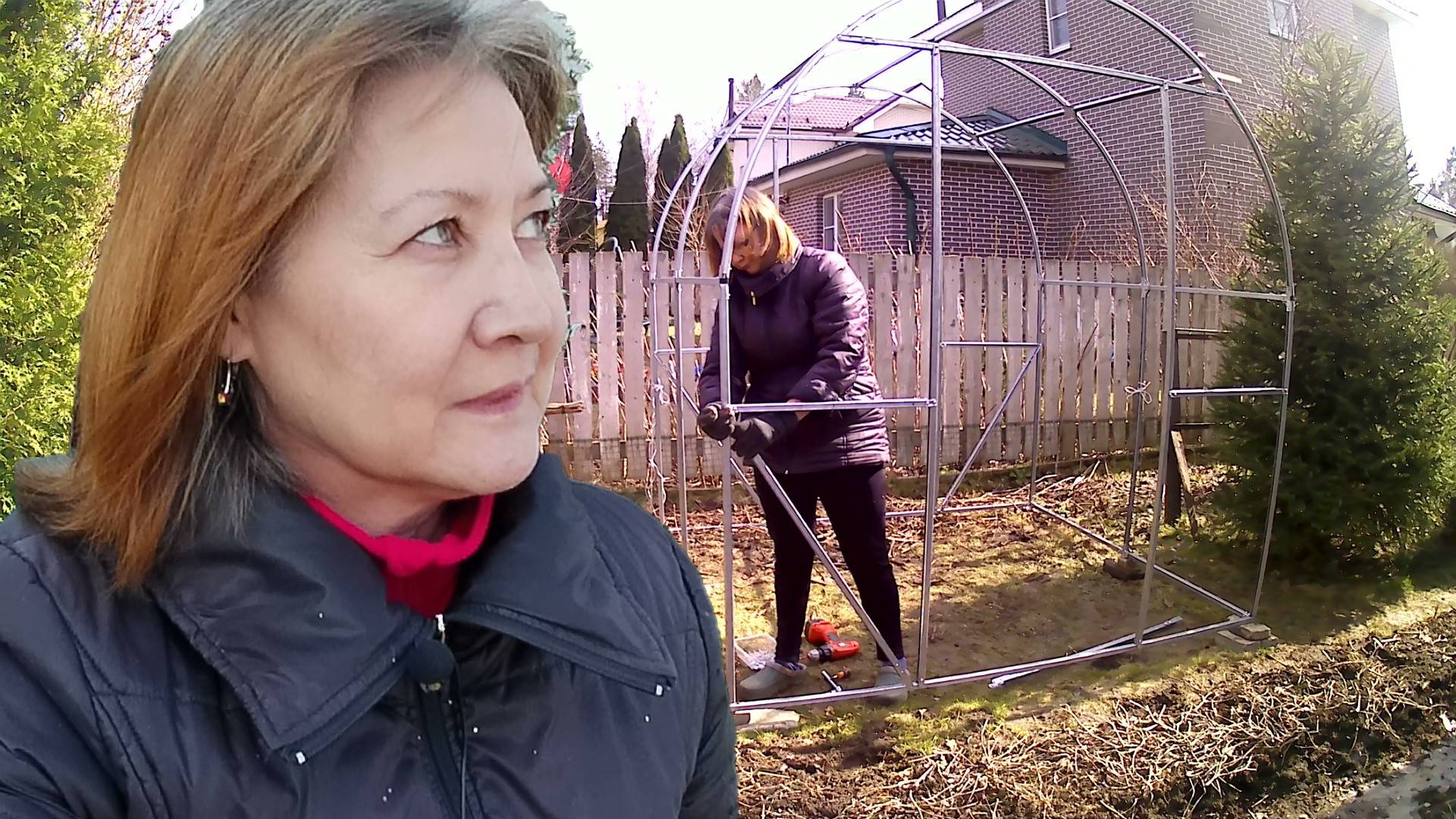 Собрала каркас теплицы. Загородная жизнь на 4 сутках.