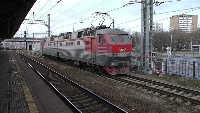 Электровоз ЧС7-014 (ТЧЭ-18) на тупиковом пути у о.п. Новогиреево.