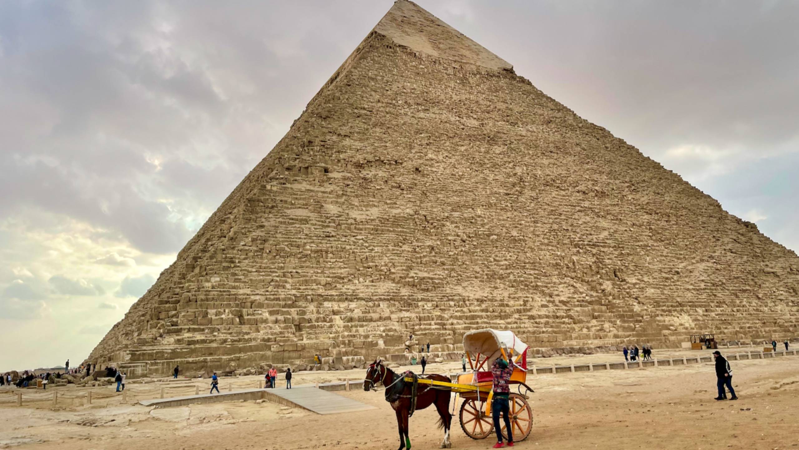 Прокатимся с ветерком вокруг великих пирамид Гизы