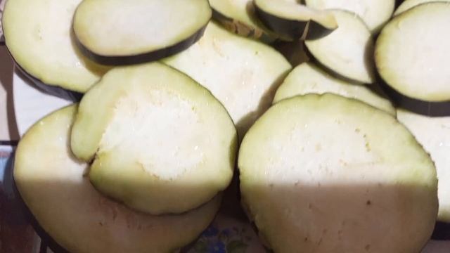 Баклажаны с фаршем- очень вкусная заправка к любому гарниру!