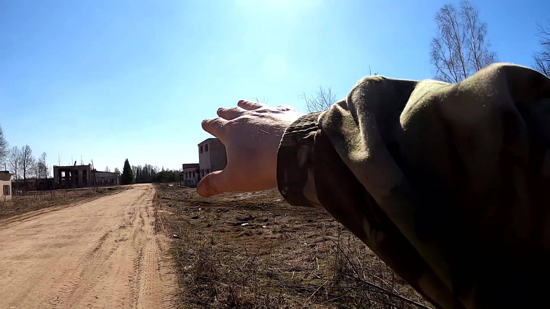 В таких местах всегда металлолом есть... не зря туда поехал